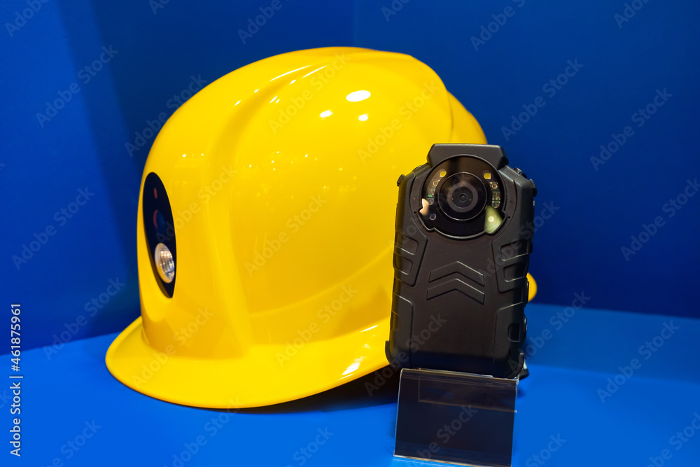 Foto de Construction helmet with built-in video camera. Devices for ...