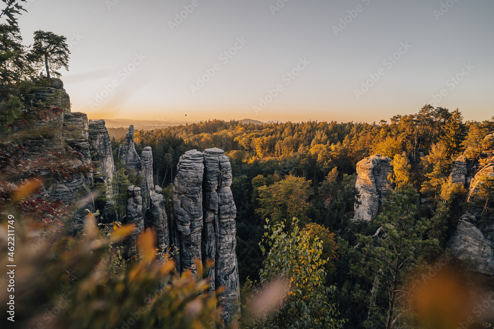 Foto de Fantastic autumn view of Prachovské skály, Český ráj (Prachov ...