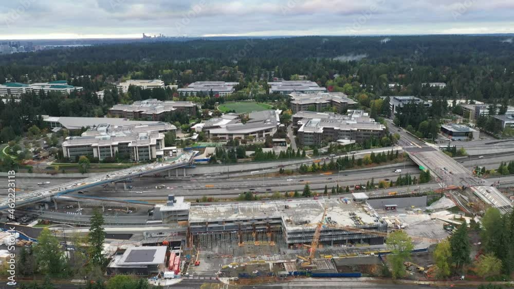 Video „Cinematic 4K aerial bird's-eye drone view of the construction at ...