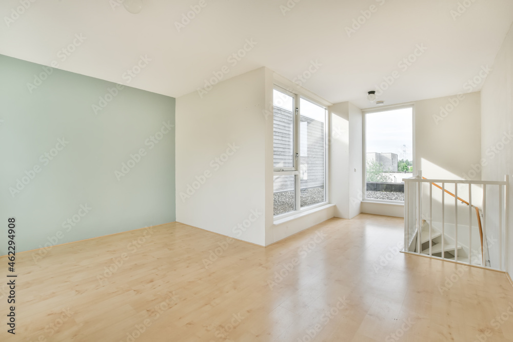 Foto de Beautiful renovated empty house interior with white walls and ...