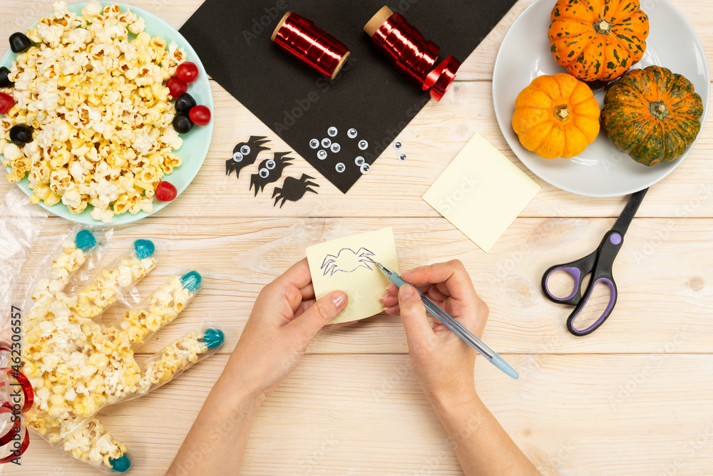 We prepare gifts for Halloween, we make funny packages for popcorn with ...