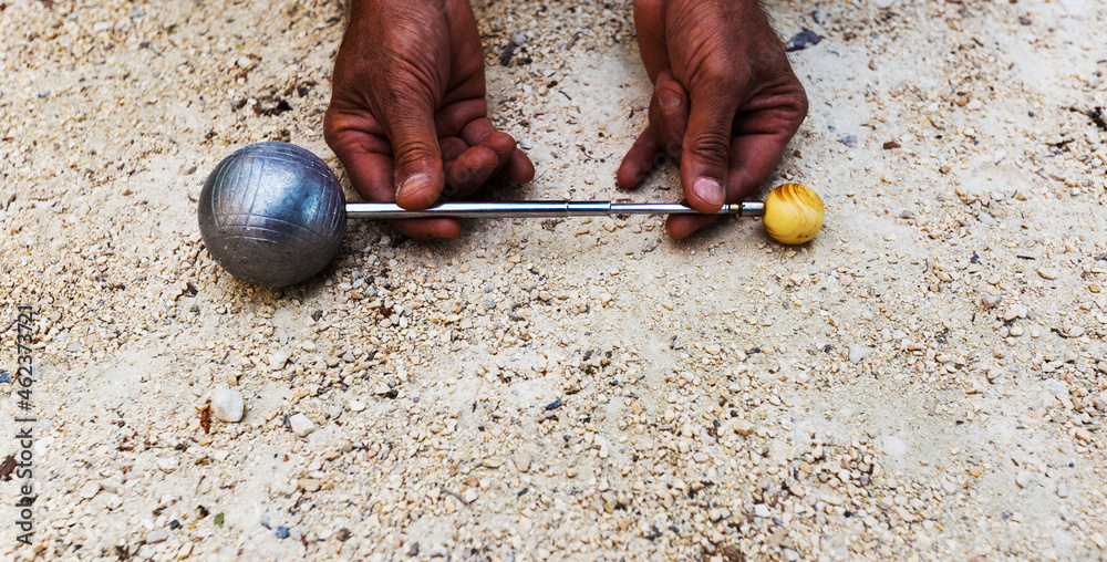 mesure du point à pétanque Stock Photo | Adobe Stock