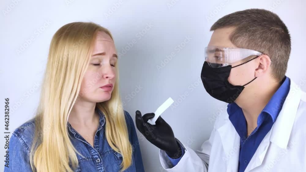 The girl complains to the doctor about the loss of smell. The doctor ...