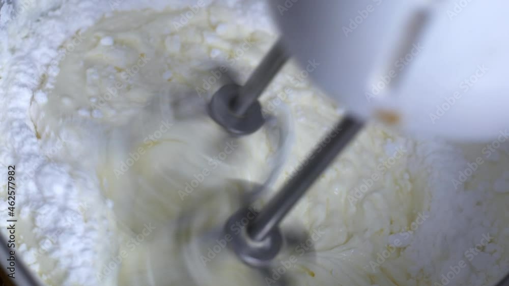 Vidéo Stock The woman chef whips the ingredients for baking with a ...