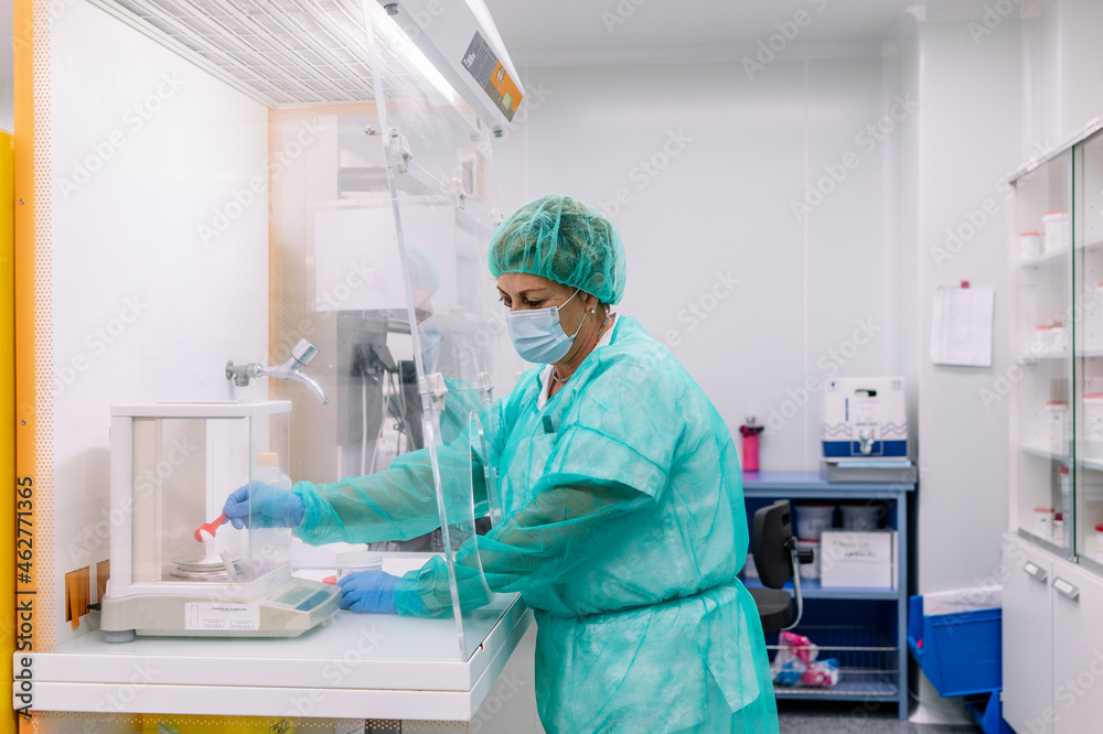 Female scientist measuring powder medicine on scale in laboratory Stock ...