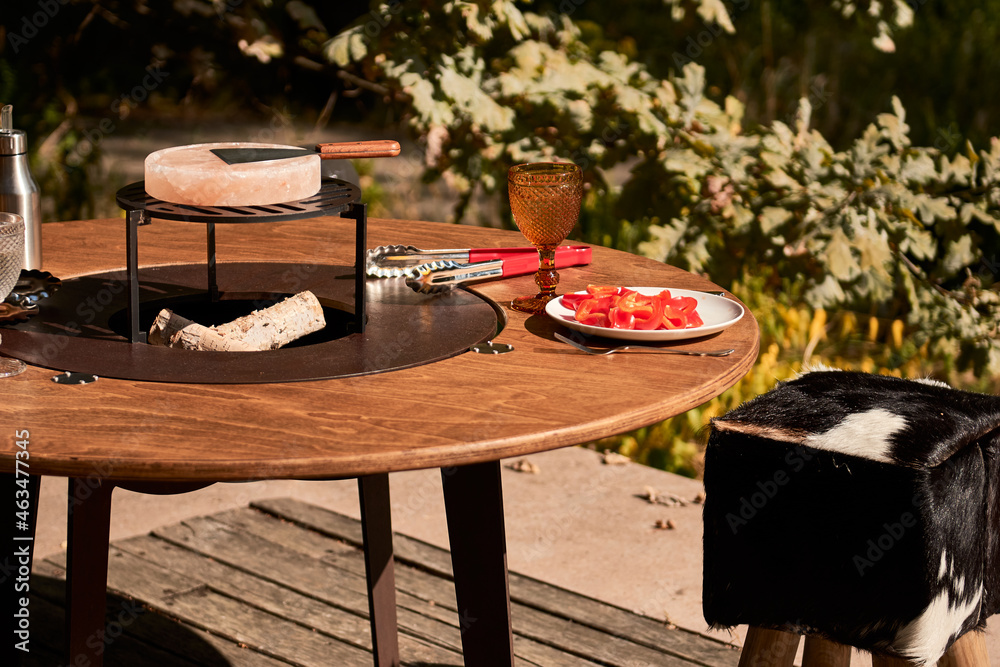 Kettle Grill Pit with Cast Iron Grid with flames . Round table-cooking ...
