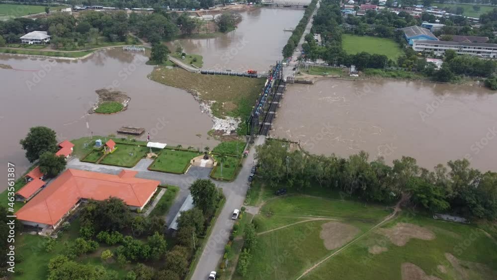 Video „Aerial view of Rama 6 Dam (Phra Narai Gate) with powerful of ...