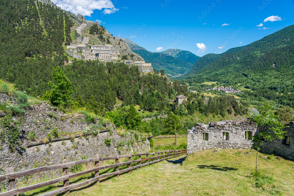 Scenic sight of the ancient Fenestrelle Fortress (Forte di Fenestrelle ...