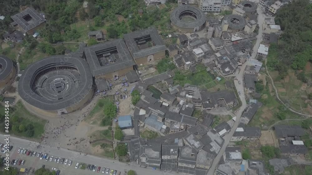 Stockvideo Traditional earthen Tulou Chinese huts, a landmark tourist ...