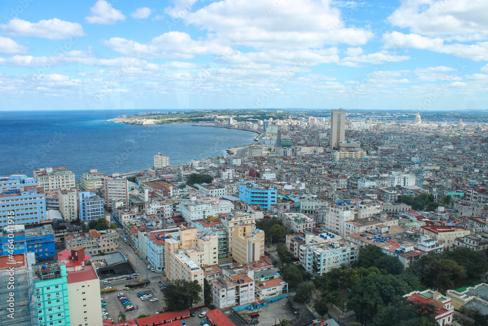 Vista aérea de la ciudad de La Habana. Edificios en la zona más poblada ...