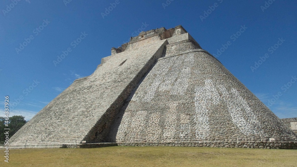 Pirámide del adivino, Uxmal Stock Photo | Adobe Stock