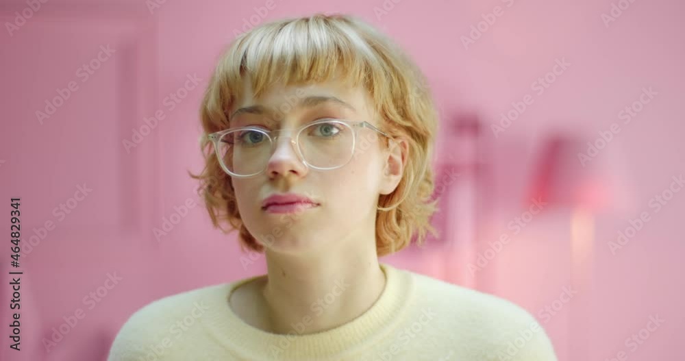 Vidéo Stock Headshot of young pretty hispanic woman wearing spectacles ...