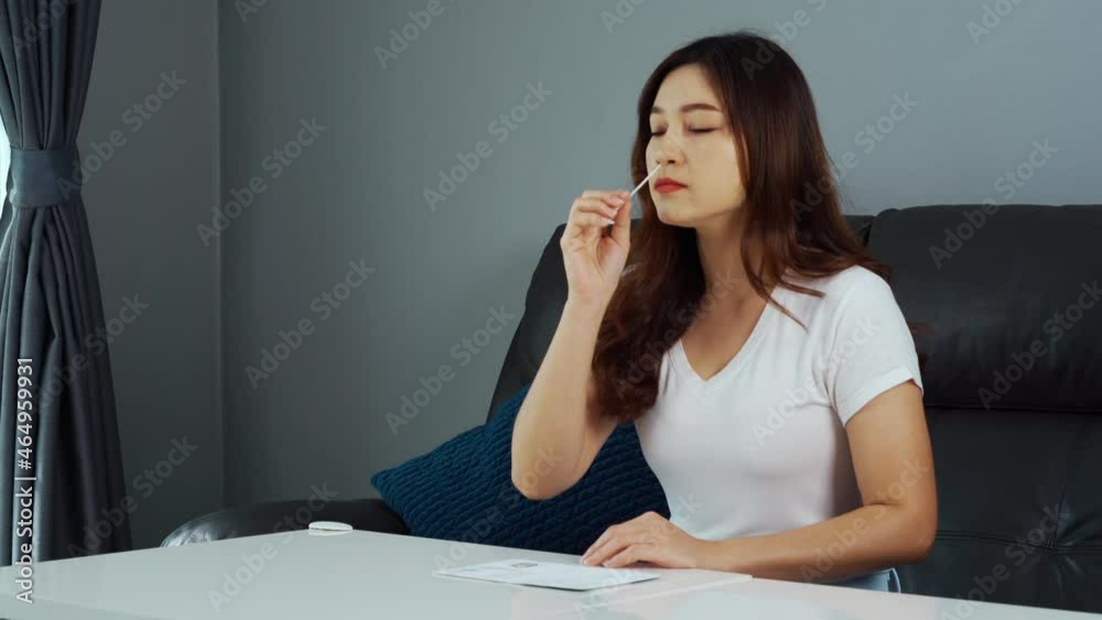 Video „woman using coronavirus(covid-19) rapid antigen self test kit ...