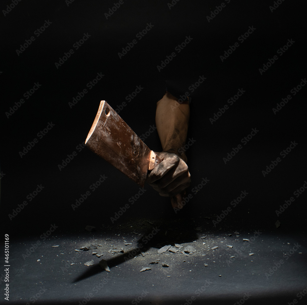 Halloween and its nightmares. A axe saw comes out of the darkness ...