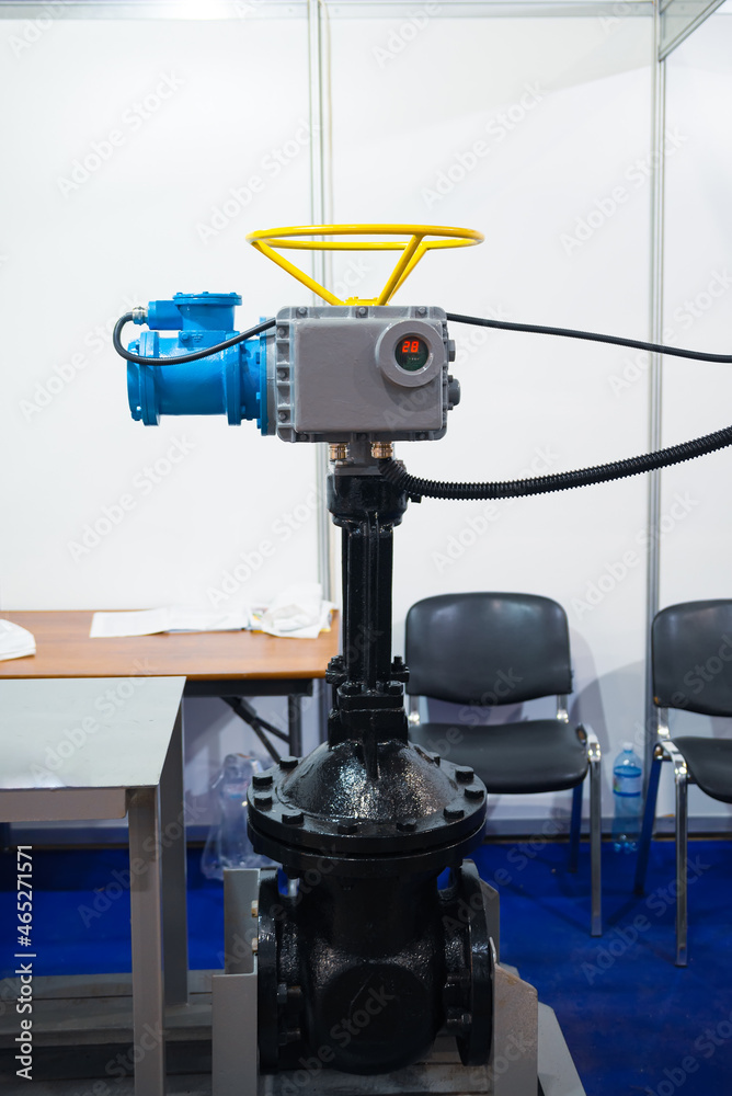 Intelligent multi-turn electric actuator for pipeline control in ...