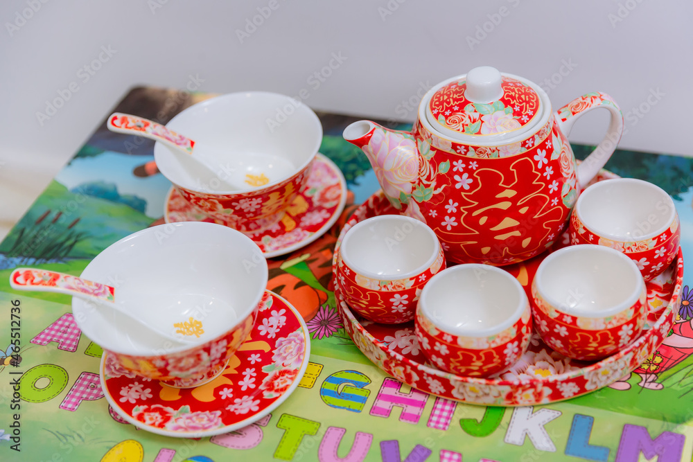 Tea set used in a Chinese wedding tea ceremony. Chinese wedding tea ...