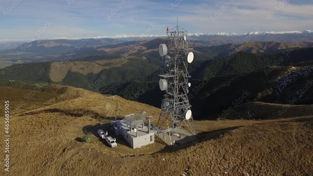 Antennas and microwaves link dishes of mobile phone network and TV ...