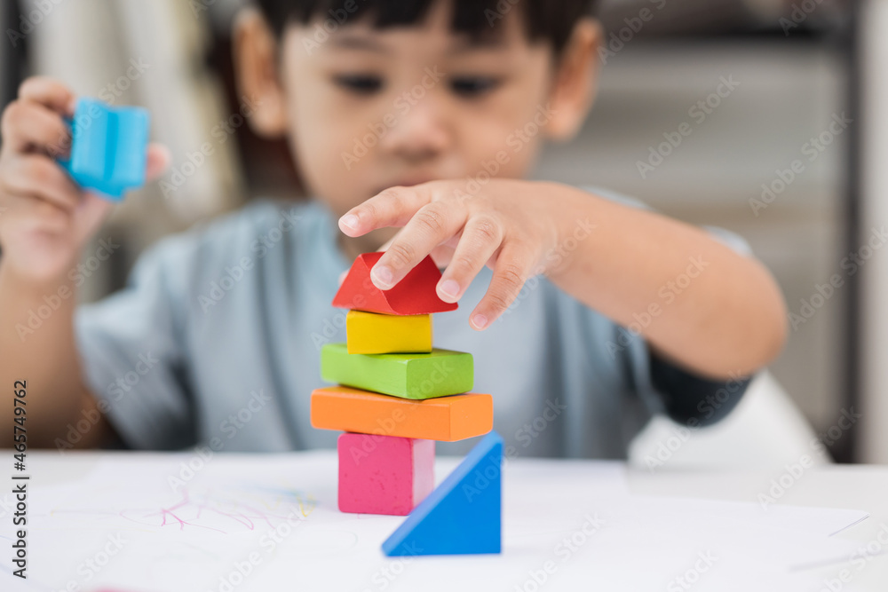 Close up Children hand Practice the skills of playing with wooden toys ...