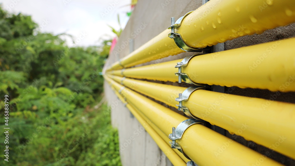 Foto de Clamps and conduits on the side of the wall. Rows of many ...
