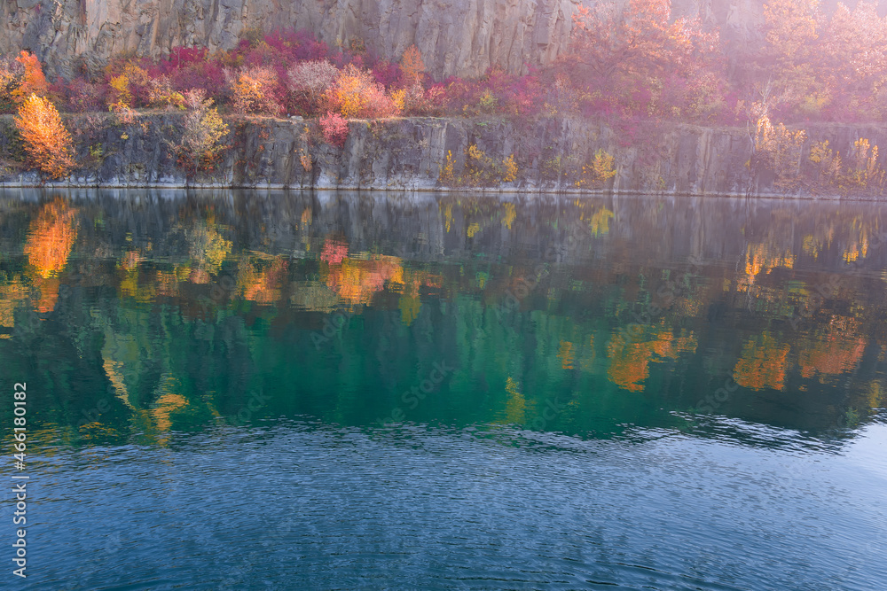 Foto de Artificial pond with azure water and picturesque flooded ...