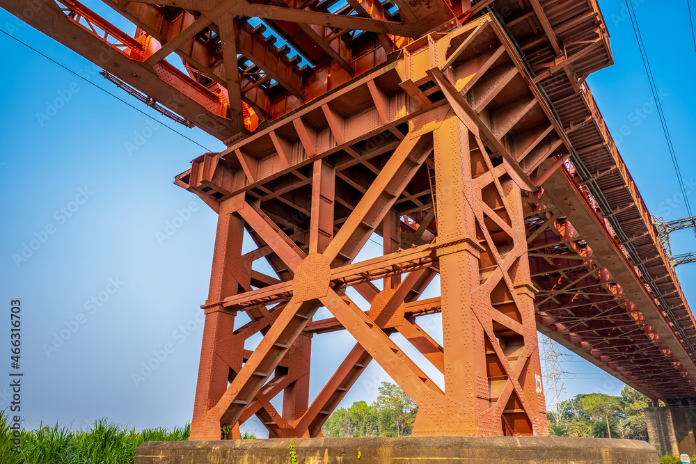 Harding Bridge. An old steel railroad bridge over the wide and fast ...