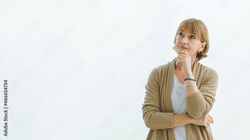 Portrait studio shot of Caucasian old senior elderly thoughtful ...