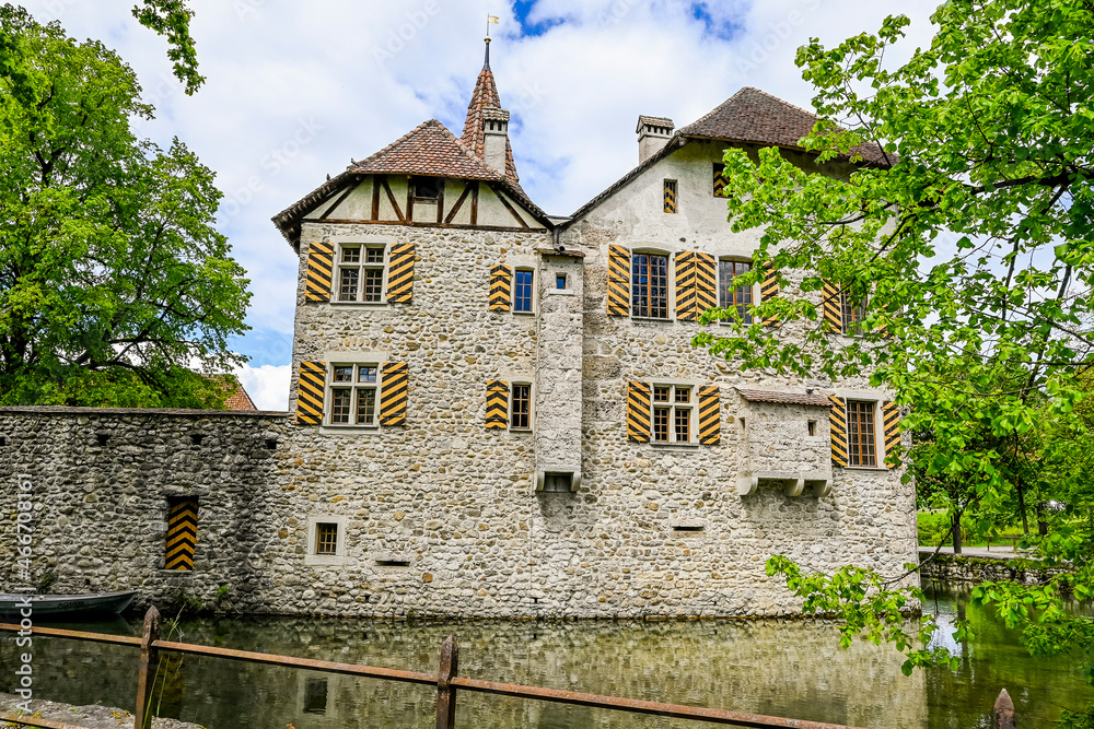 Fotka „Seengen, Schloss Hallwyl, Wasserschloss, Burg, Hallwilersee, See ...