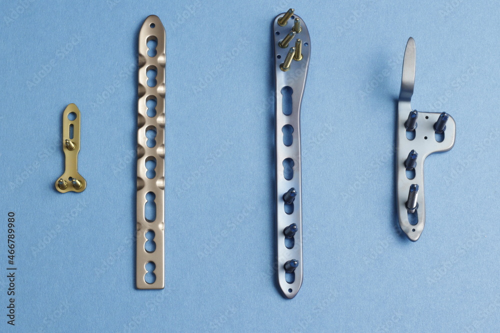 Surgical plates and instruments for osteosynthesis of bone fractures ...