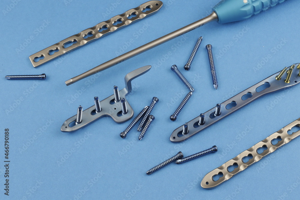 Surgical plates and instruments for osteosynthesis of bone fractures ...