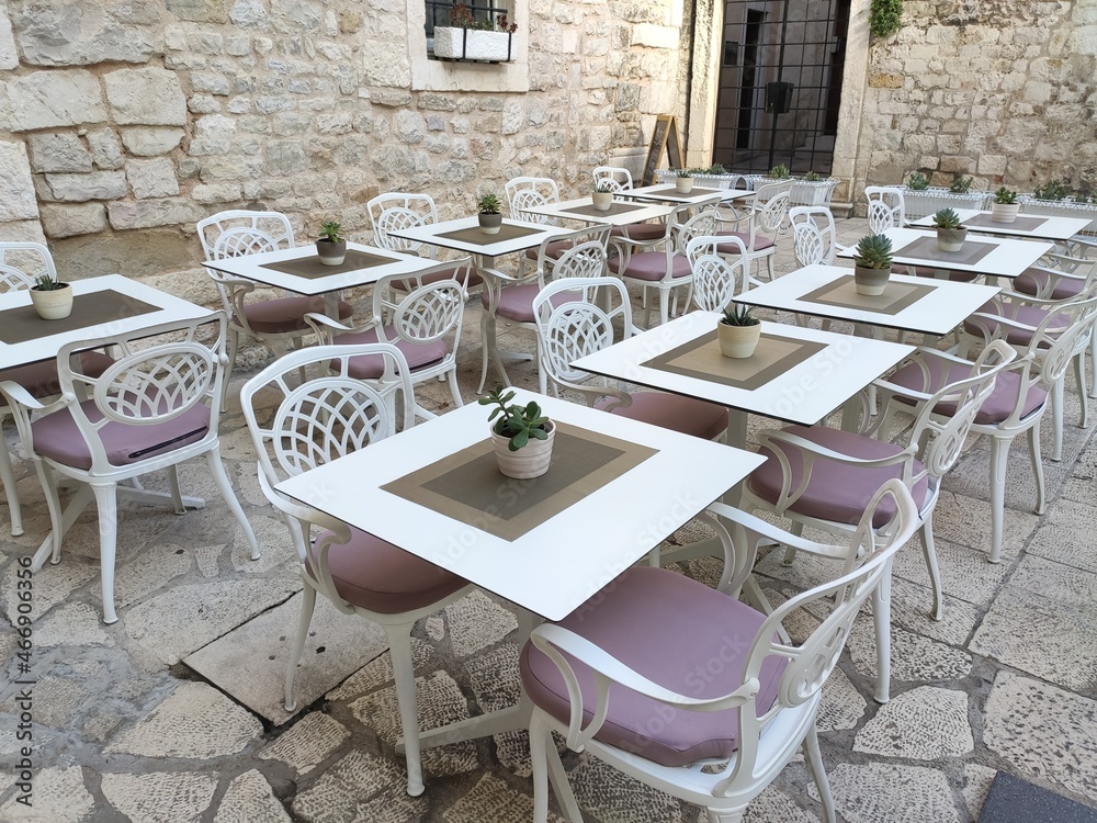 La belle et somptueuse ville Split en Croatie, une magnifique terrasse ...