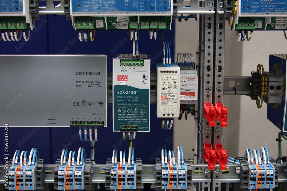 Power supplies for LED lighting with RGB amplifier control in the ...