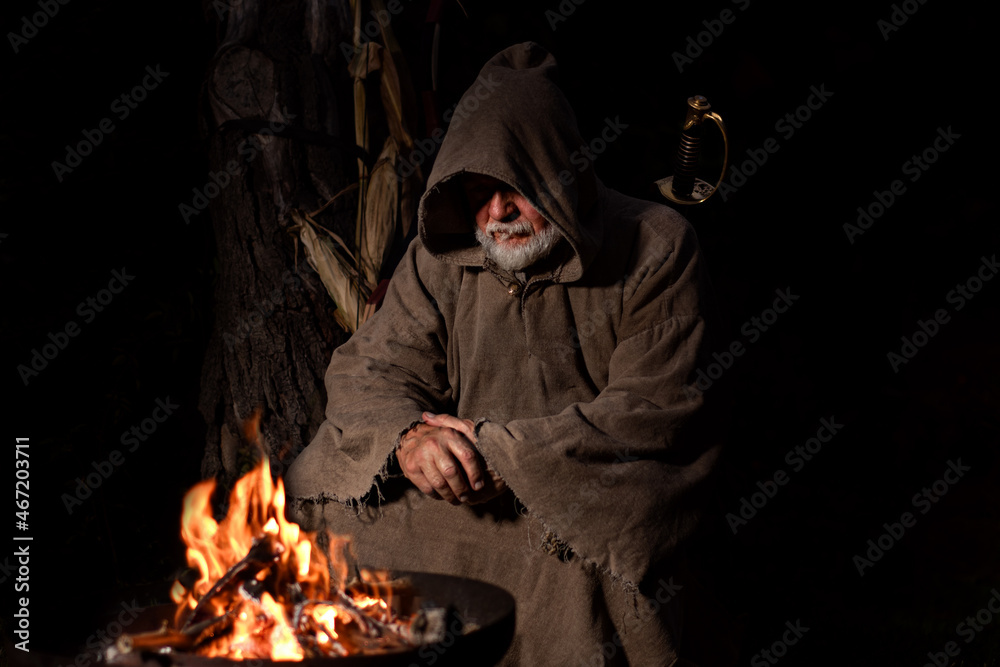 Poster Medieval poor warrior around the campfire – Wall Art | UkPosters