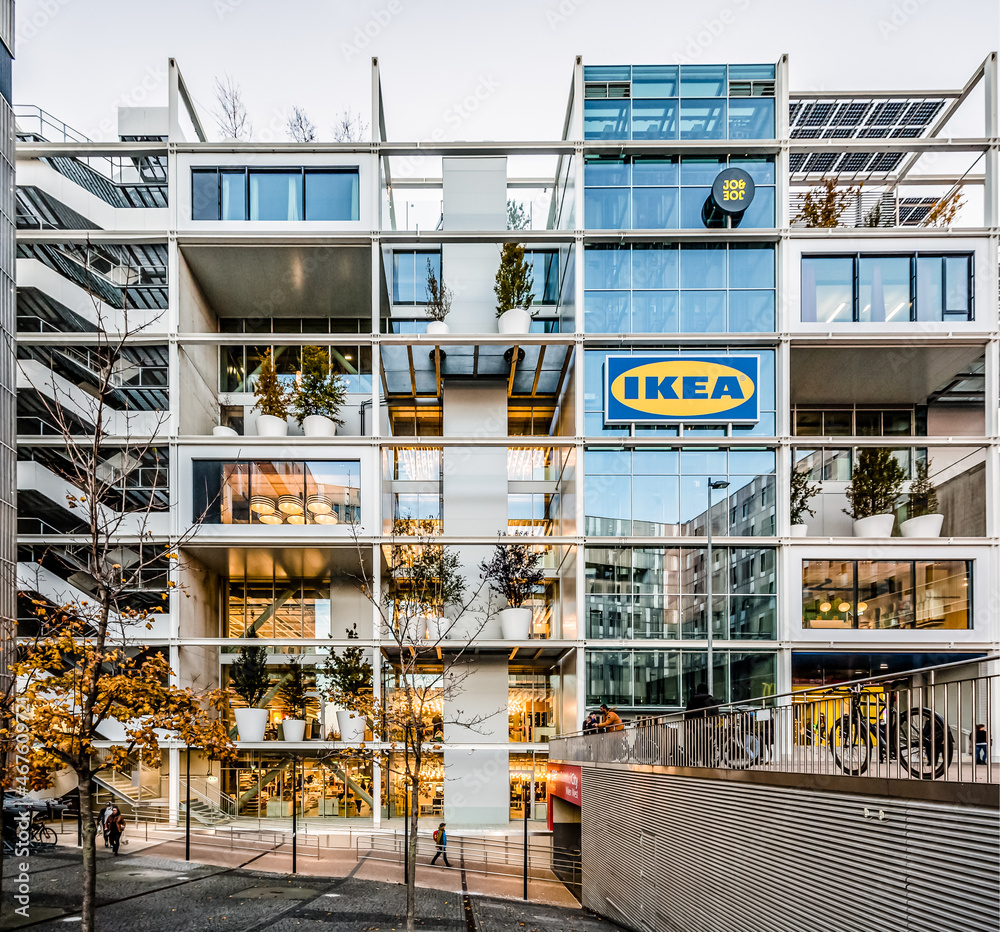 Foto de Vienna, Austria: modern architecture of Ikea Westbahnhof do ...