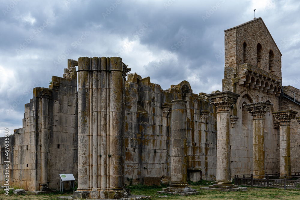 Foto de The ruins of a medieval gothic Abbey of the Most Holy Trinity ...