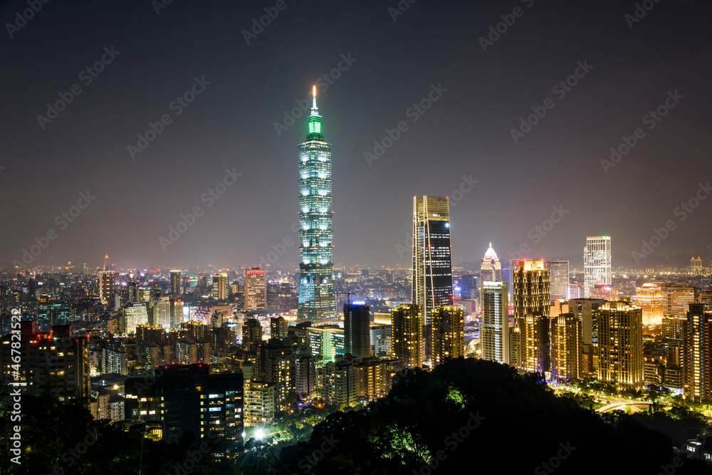 Taipei, Taiwan- January 24, 2018: Night view of Taipei 101 Skyscraper ...