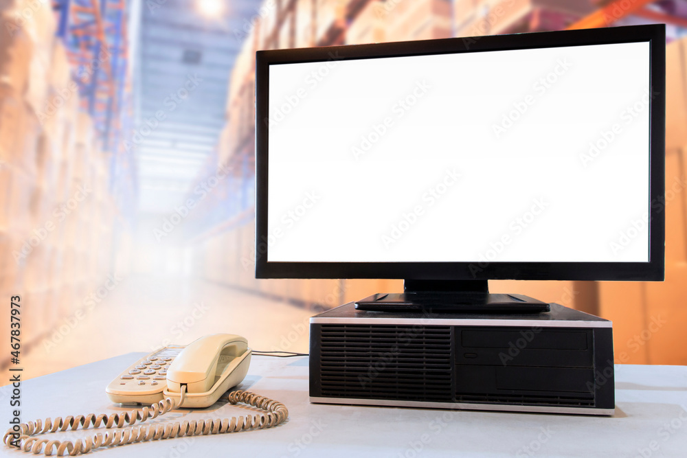 Foto de Desktop Computer Blank Screen on Table in Warehouse Storage ...