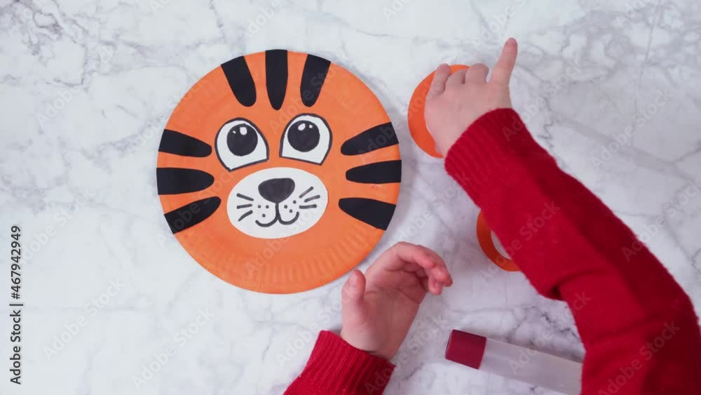 Step by step video instruction: how to make Tiger from Paper Plate ...