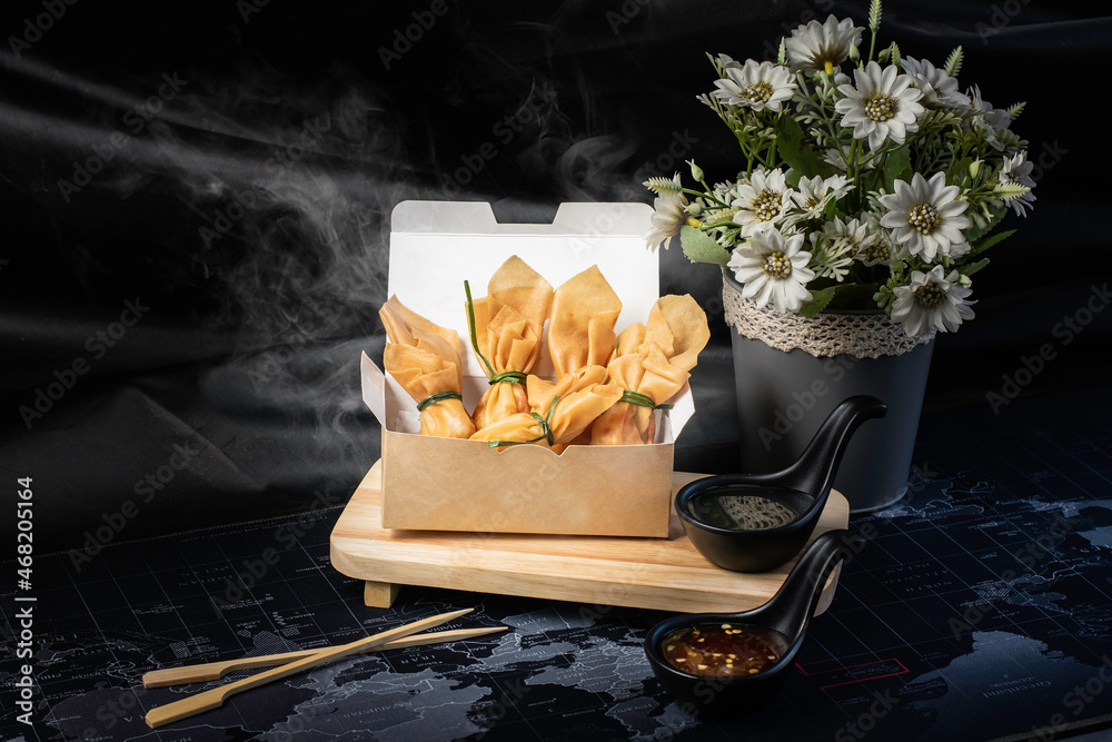 Foto de (Thai Traditional Spring Rolls) - Toong Tong. Thai food cooked ...