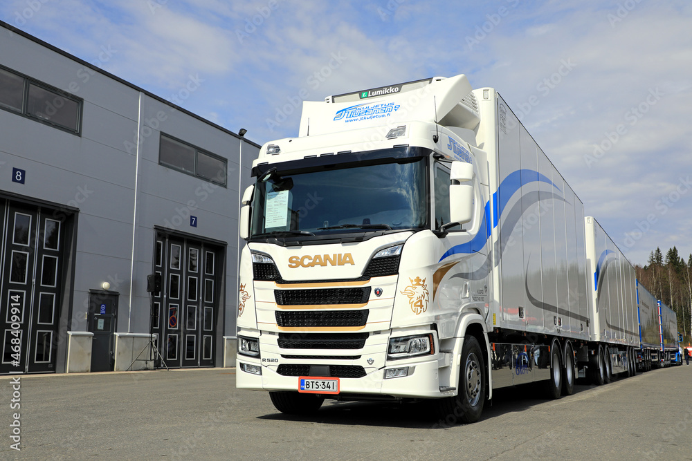 Next Generation Scania R520 Truck in front of Refrigerated Trailer for ...