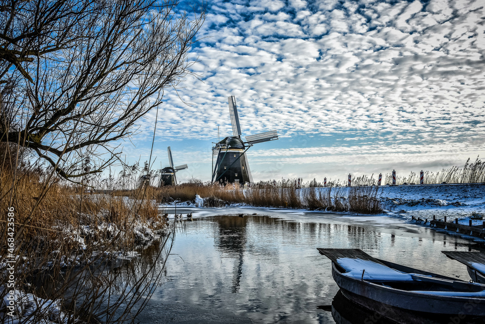 Molens. Winter landscape with traditional Dutch windmills in The ...