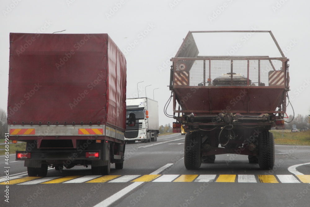 Tented truck overtakes the tractor trailer on pedestrian crossing ...