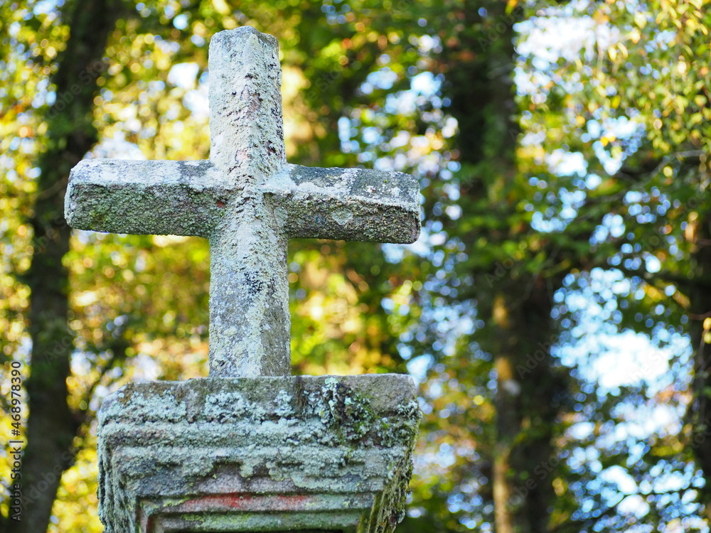 cruz de granito color gris sin imágen, antiguo monasteria de san ...