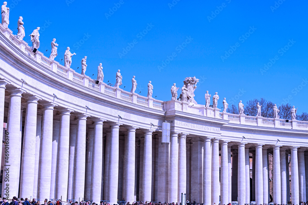 Foto de The Colonnades. The colossal Tuscan colonnades, four columns ...