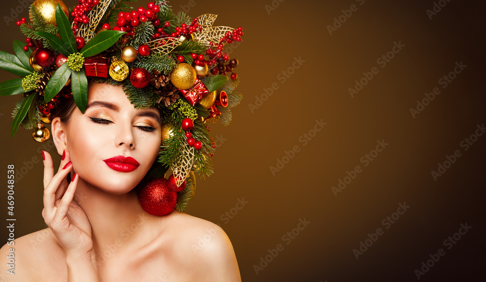 Christmas Model Beauty in Decorated Fir Tree Wreath. Woman Face and ...