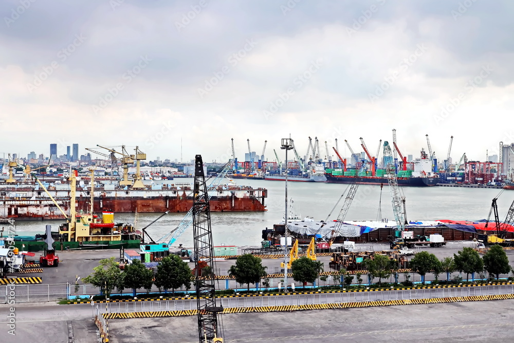 Cargo terminal for unloading steel plates from bulk carrier by ships ...