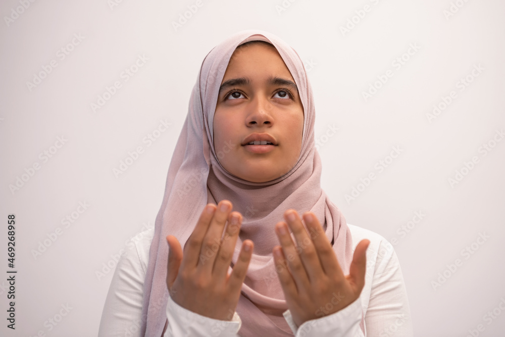 Foto de Arab female Muslim in traditional hijab clothes praying namaz ...