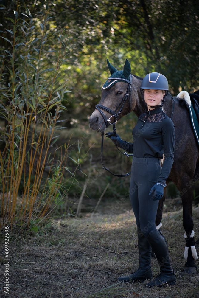 Reiterin mit Pferd Stock Photo | Adobe Stock