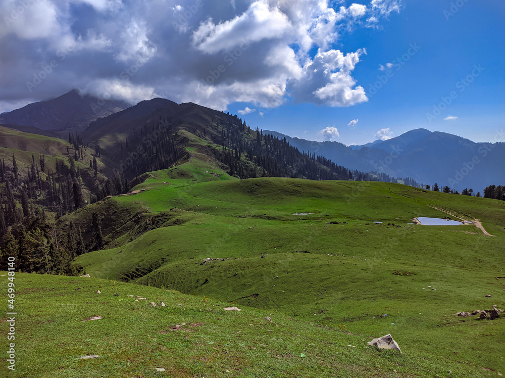 Siri Payee Meadows & Makra Peak, Shogran in Kaghan Valley, Khyber ...