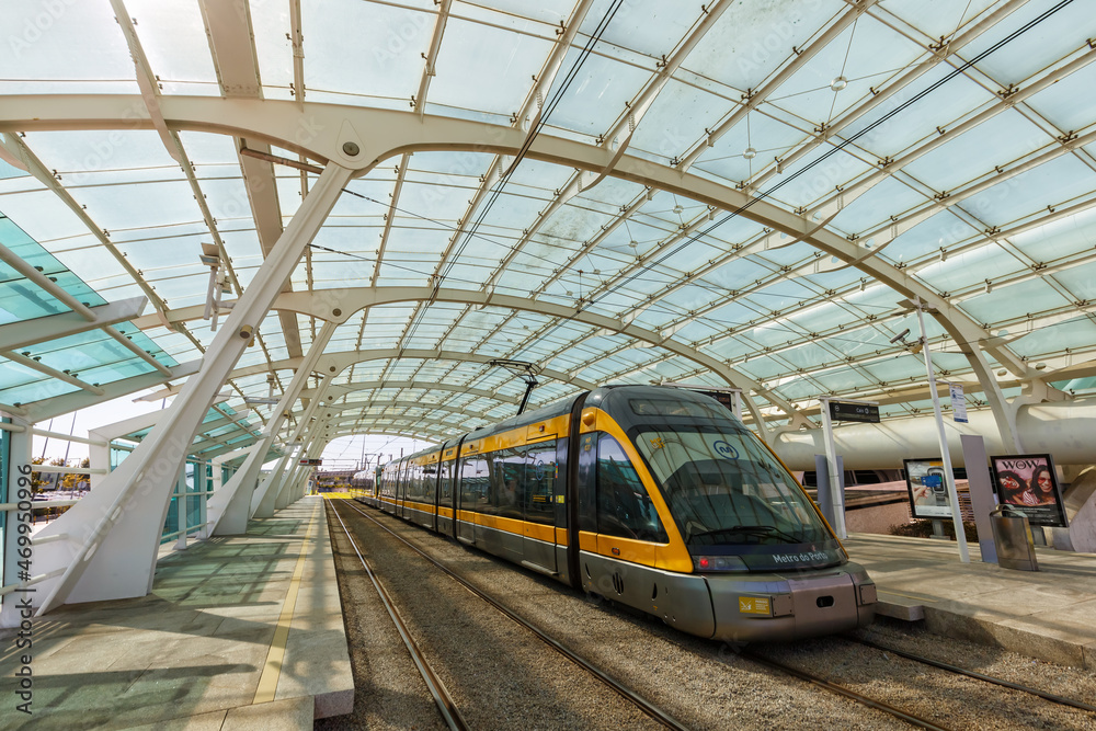 Modern light rail Metro do Porto tram public transport transit ...