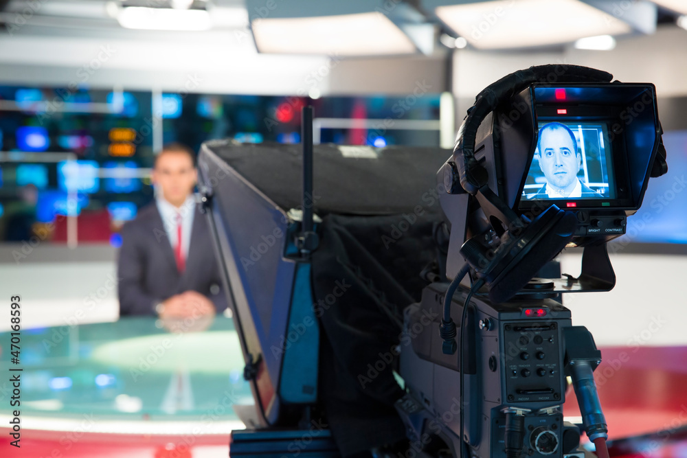 Foto de Video camera viewfinder view, recording show and news in TV ...